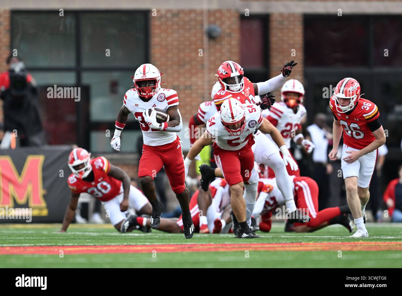 Nebraska running back Kenneth Williams (32) runs for a first down ...