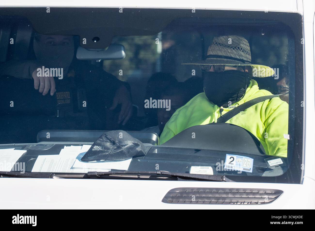 Federal law enforcement agents transport detainees into the U.S ...