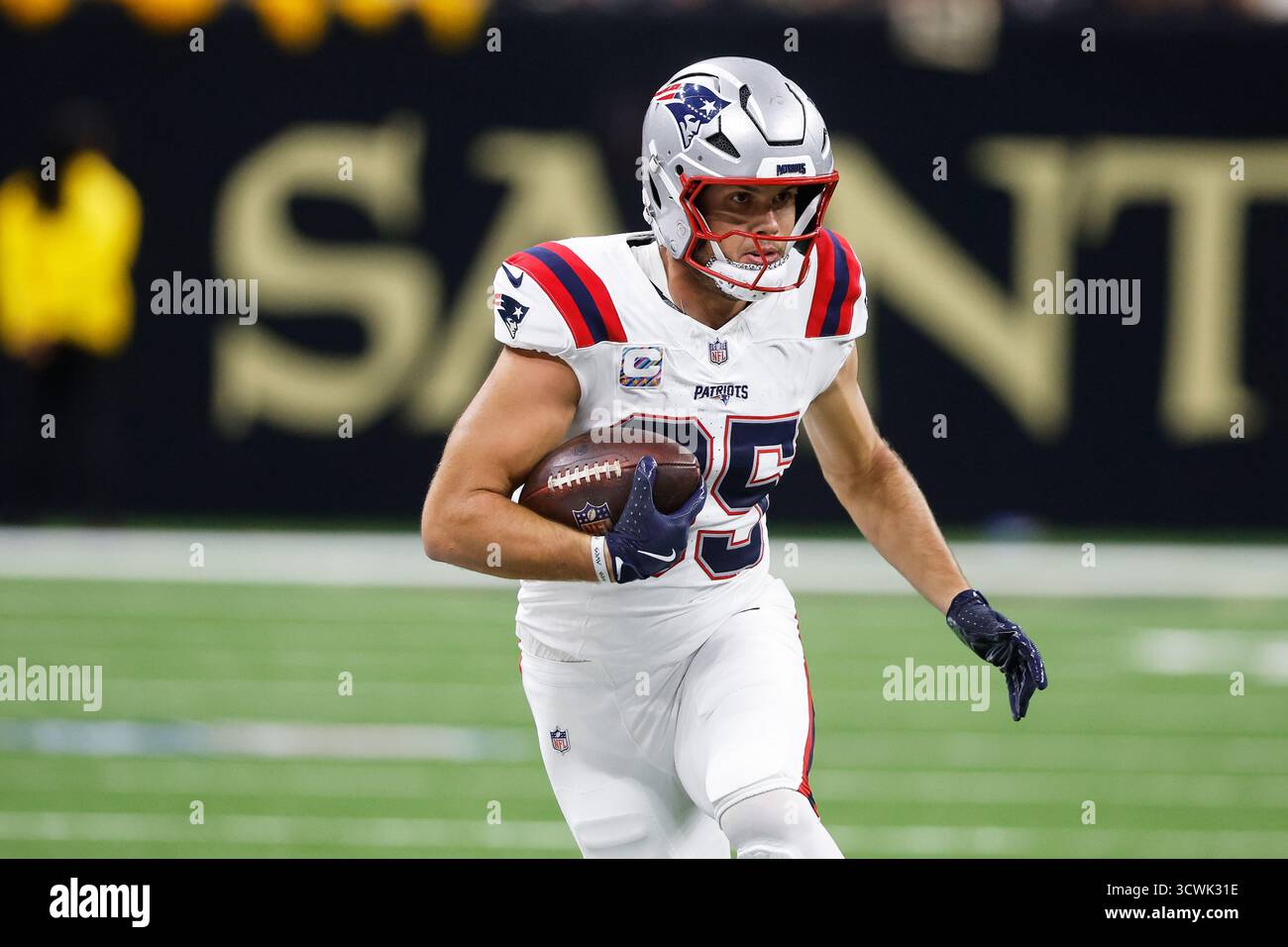 New England Patriots tight end Hunter Henry runs with the ball during ...