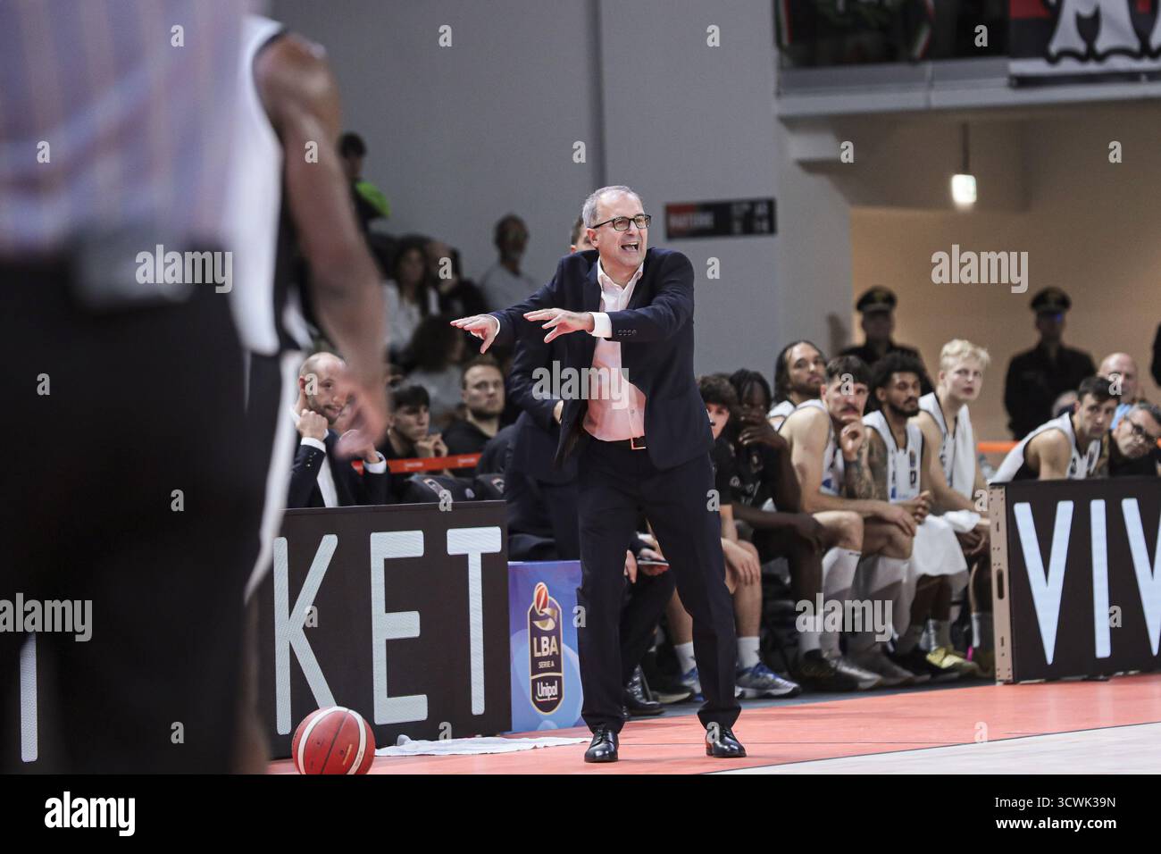 Mario Fioretti (head coach Bertram Derthona Basket Tortona) during ...