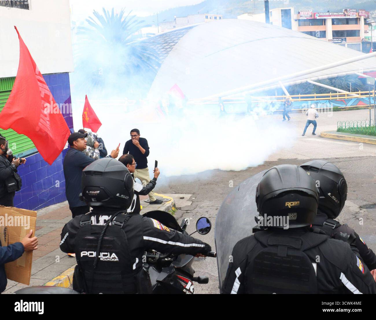 UIO MARCHA MOVIMIENTOSSOCIALES Quito, Sunday, October 12, 2025 Social ...