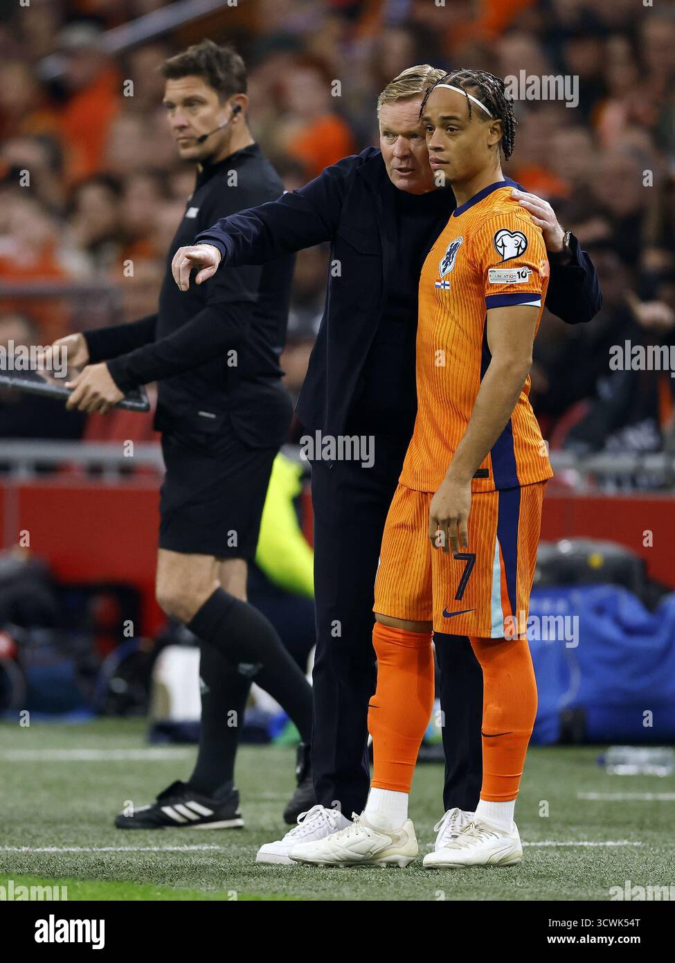 AMSTERDAM – (l-r) Netherlands coach Ronald Koeman, Xavi Simons of the ...