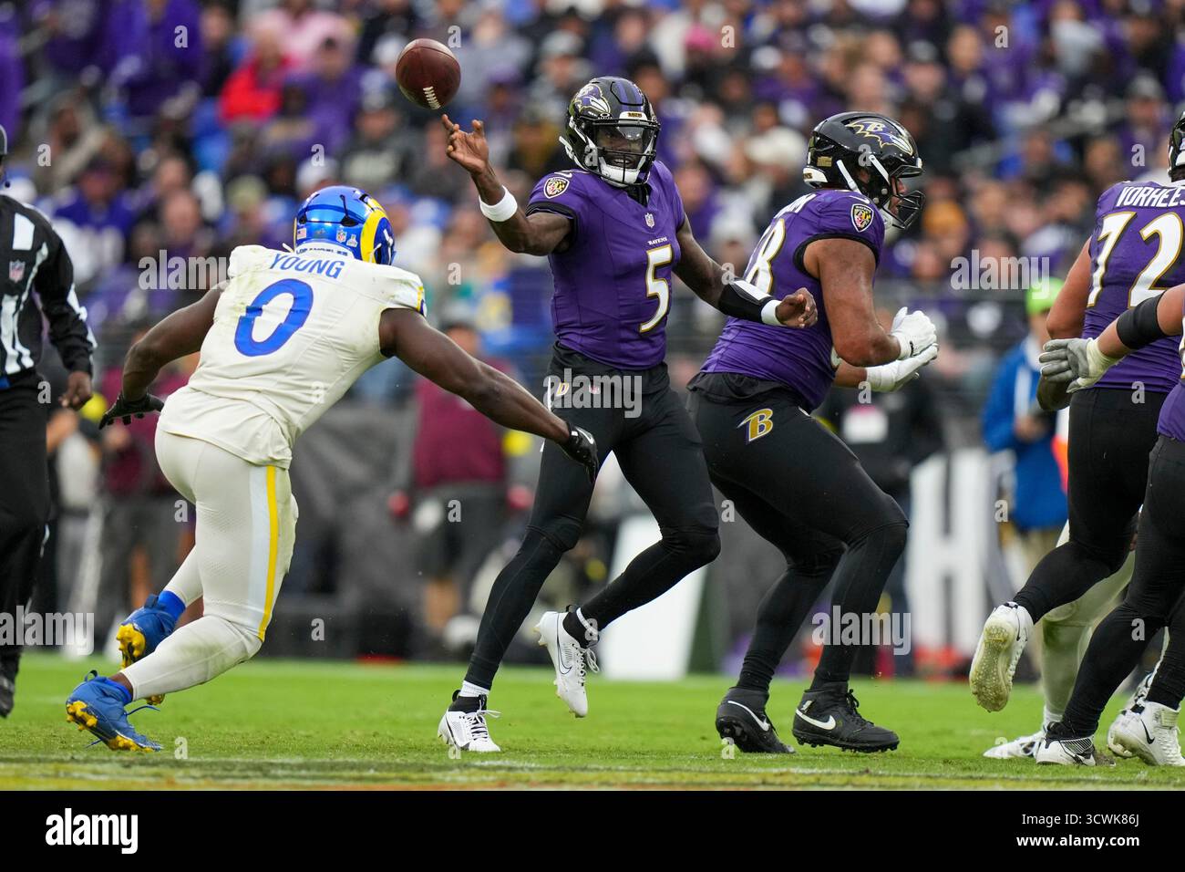 Baltimore Ravens quarterback Tyler Huntley (5) attempts a pass as Los ...