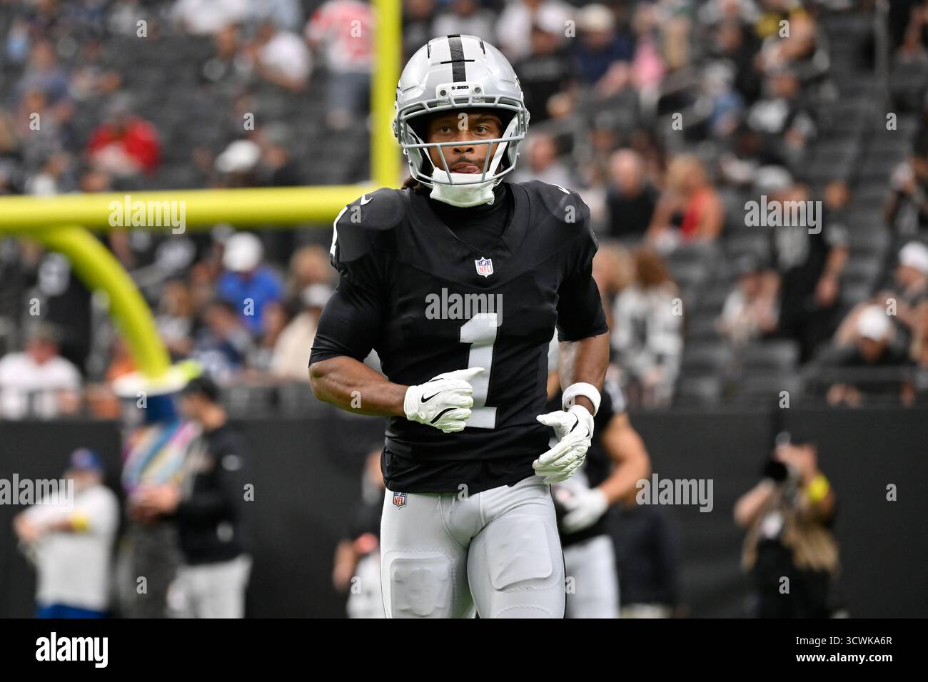 Las Vegas Raiders wide receiver Tre Tucker (1) warms up before an NFL ...