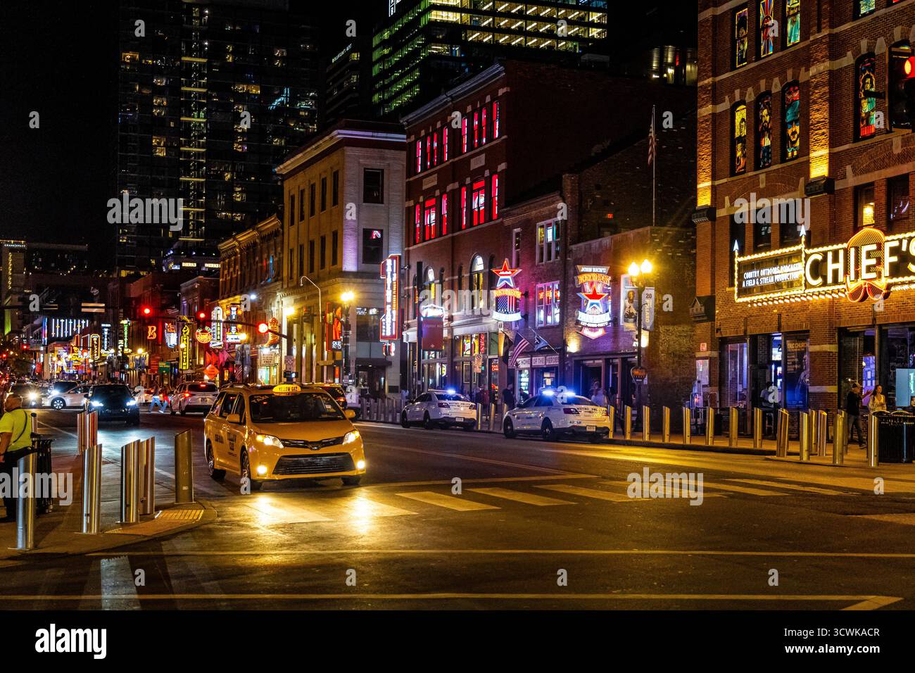 Colorful Broadway street in downtown Nashville at night with neon bars ...