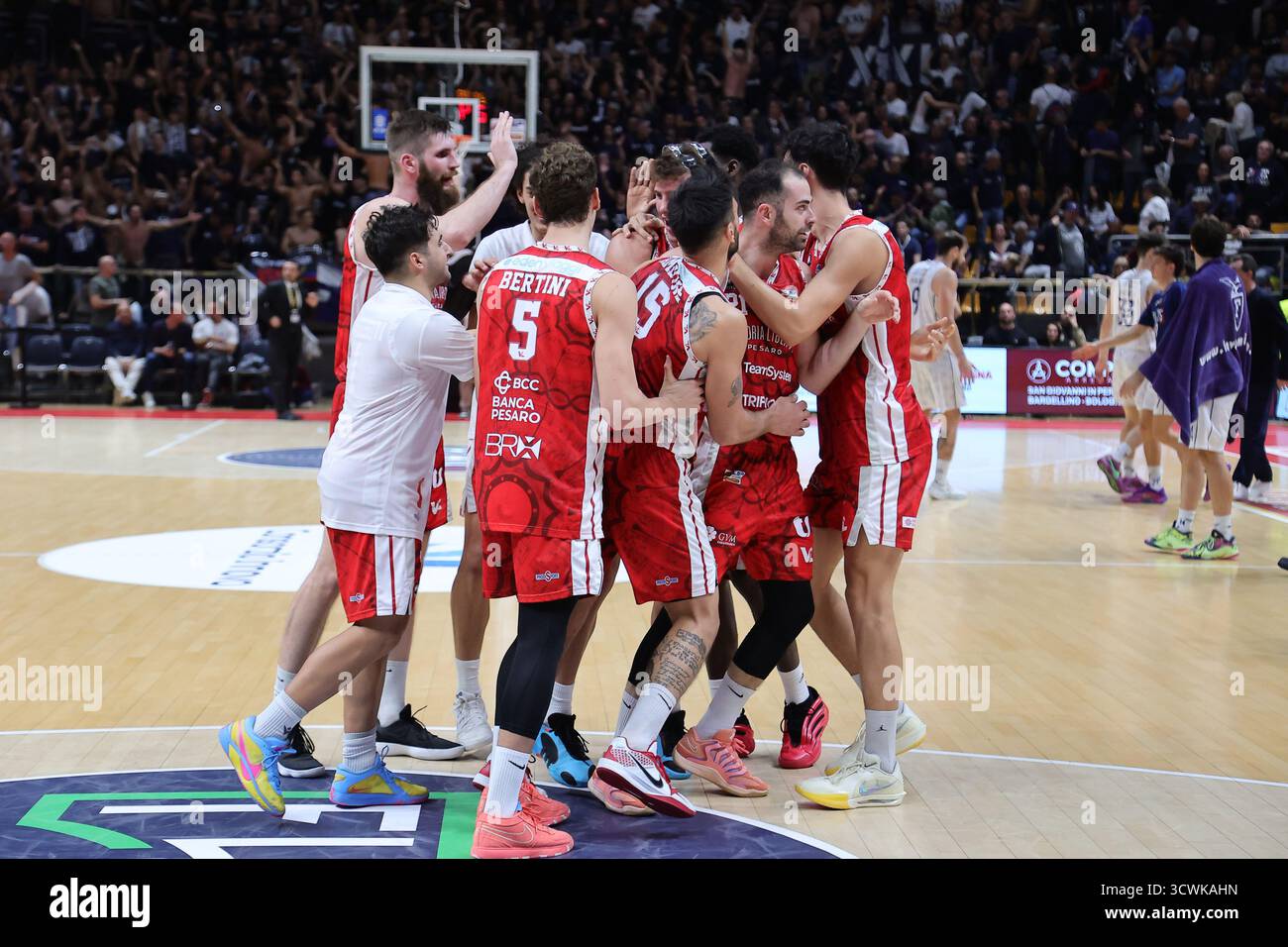 Festa Pesaro fine gara Fortitudo - VL Pesaro during Fortitudo Bologna ...
