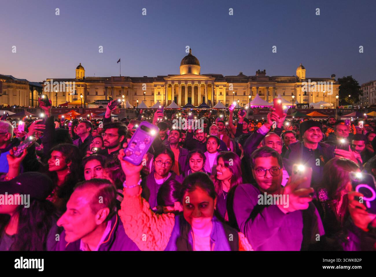 London, UK. 12th Oct, 2025. Thousands of visitors light up mobile ...