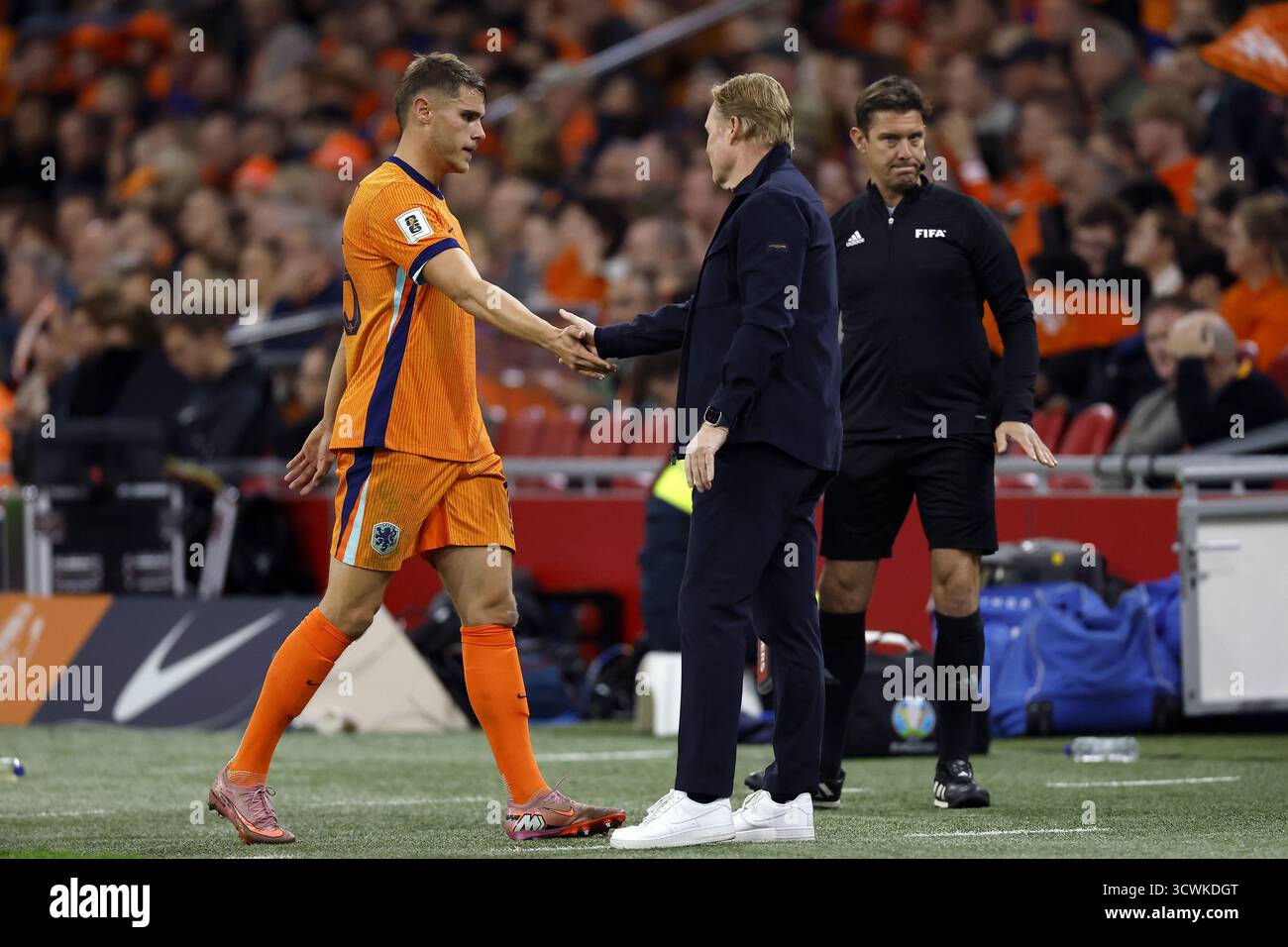 AMSTERDAM – (l-r) Micky van de Ven of the Netherlands, Netherlands ...