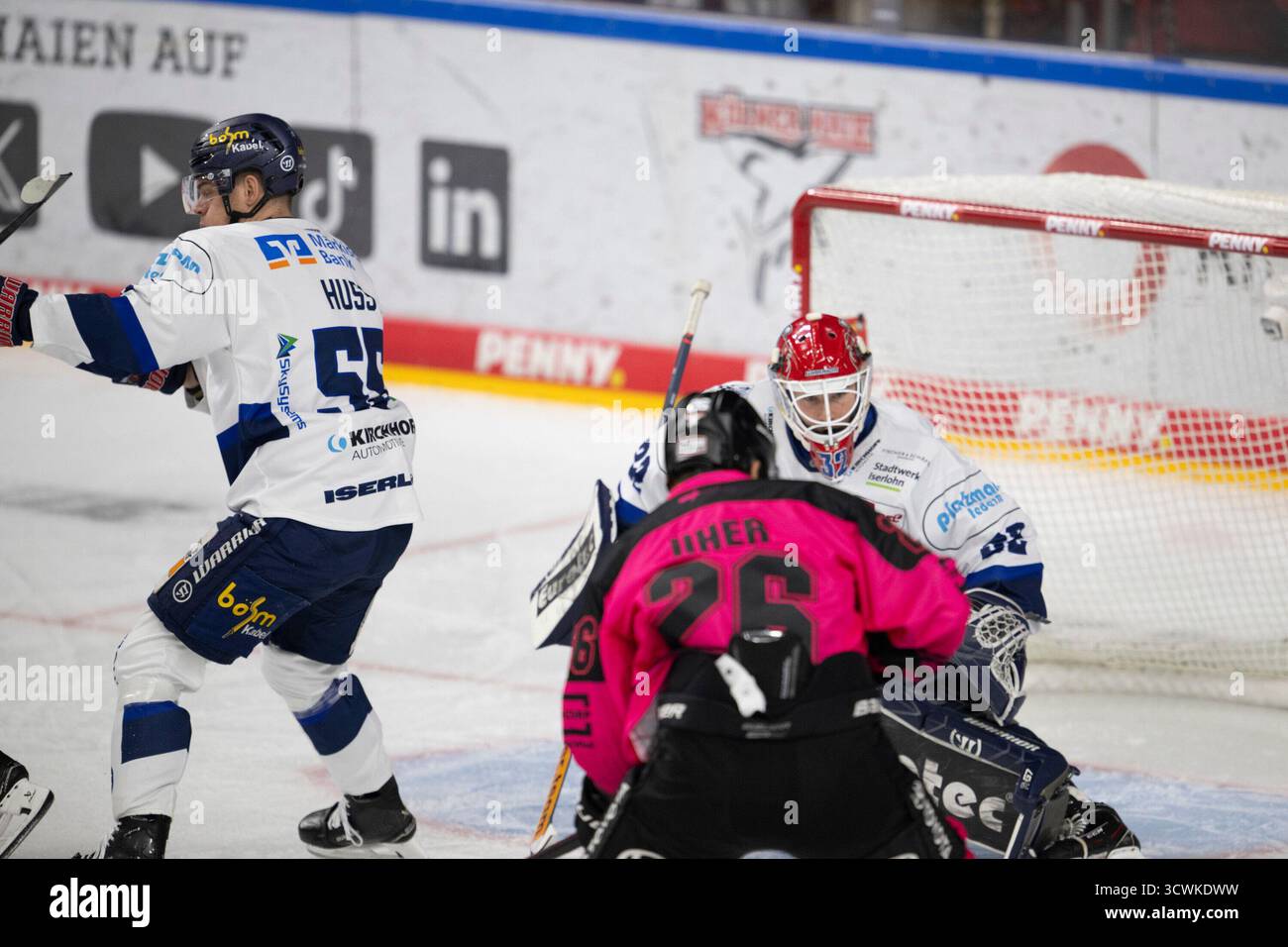 Hendrik Hane (Iserlohn Roosters, #32); Dominik Uher (K?lner Haie, Sturm ...