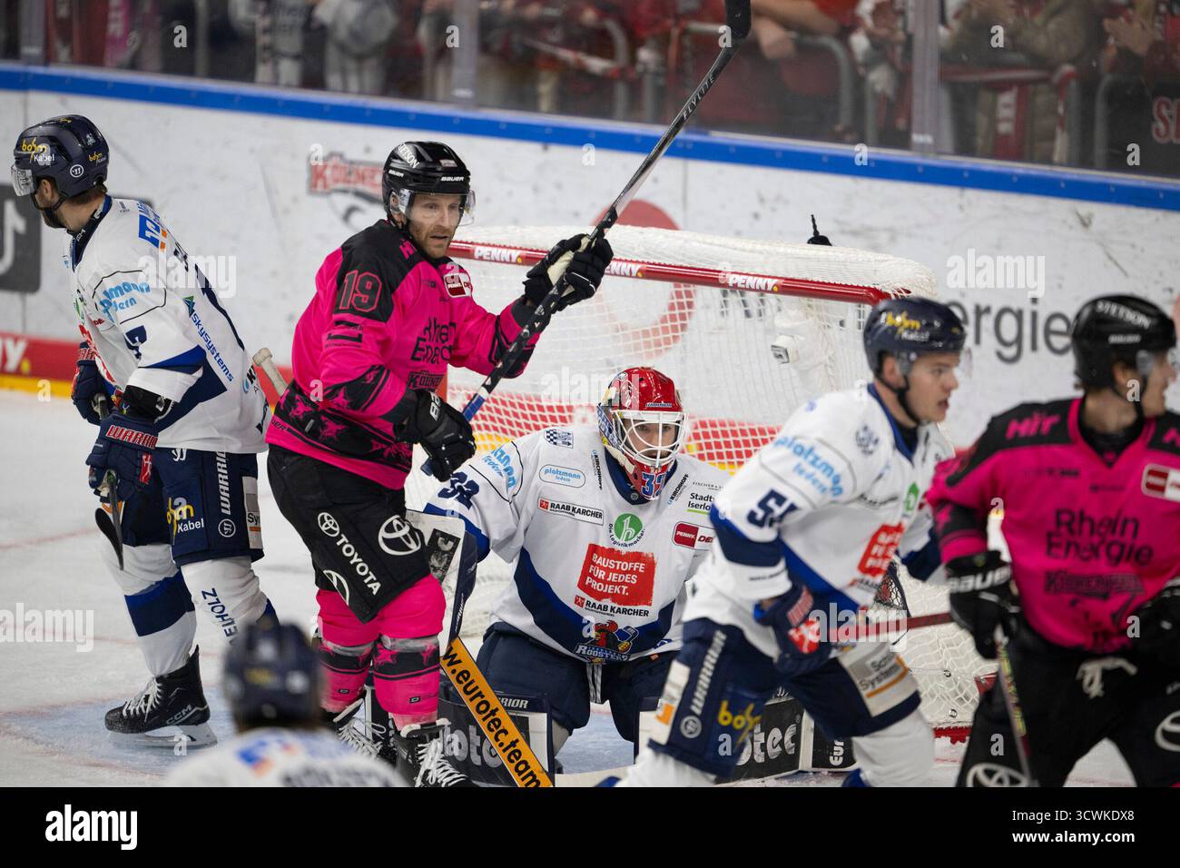 Frederik Storm (K?lner Haie, Sturm, #19); Hendrik Hane (Iserlohn ...