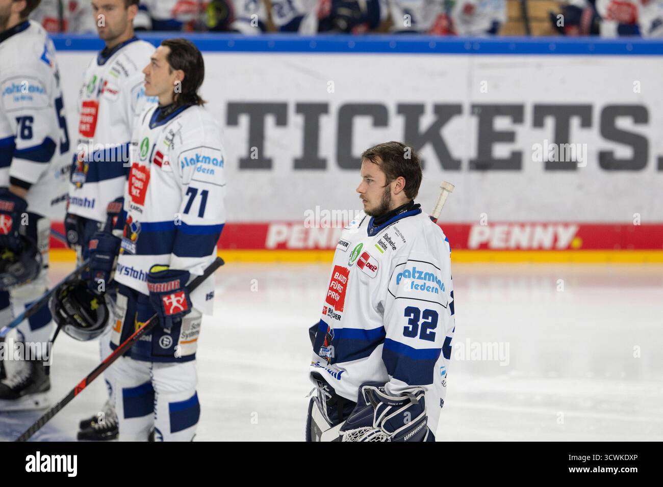 Hendrik Hane (Iserlohn Roosters, #32); PENNY DEL 1; K?lner Haie ...