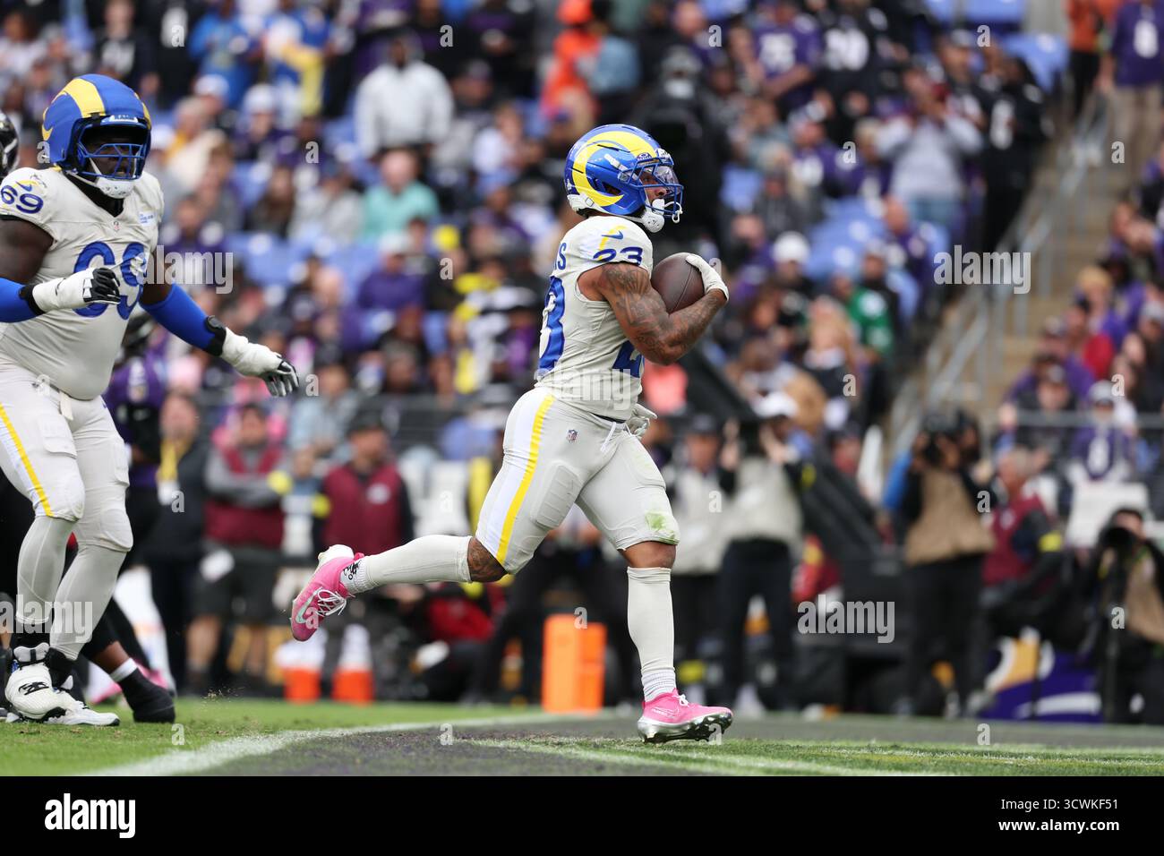 Los Angeles Rams running back Kyren Williams runs the ball for a ...