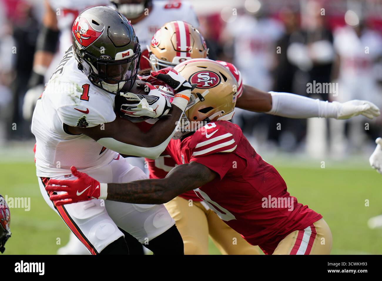 Tampa Bay Buccaneers running back Rachaad White (1) runs against San ...