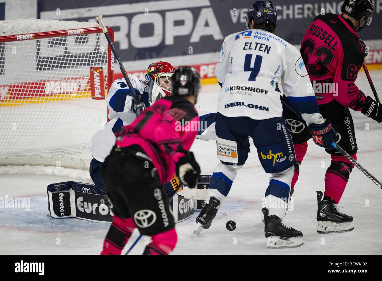 Hendrik Hane (Iserlohn Roosters, #32); Nils Elten (Iserlohn Roosters ...