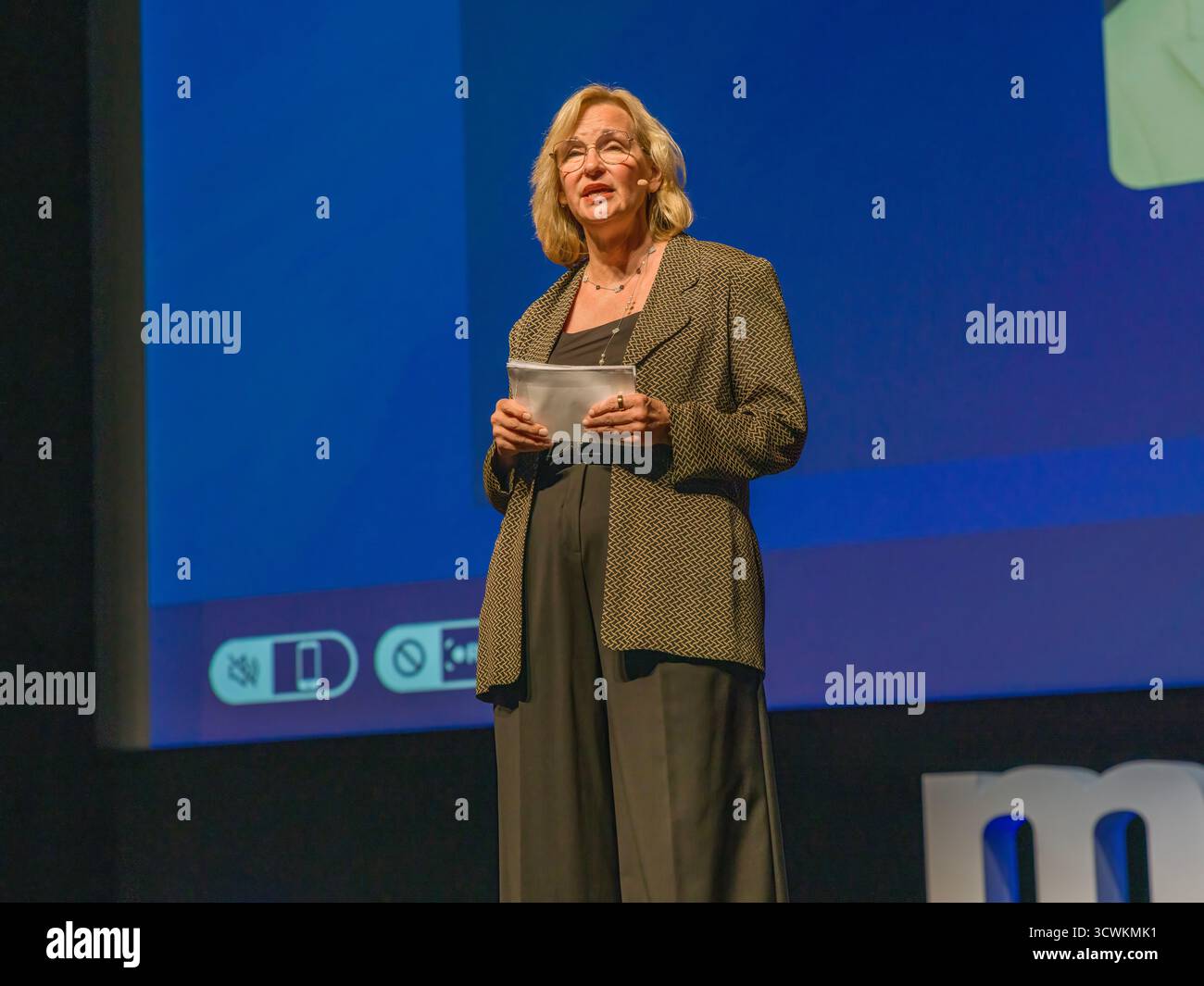 Celebrities attend world series hi-res stock photography and images - Alamy