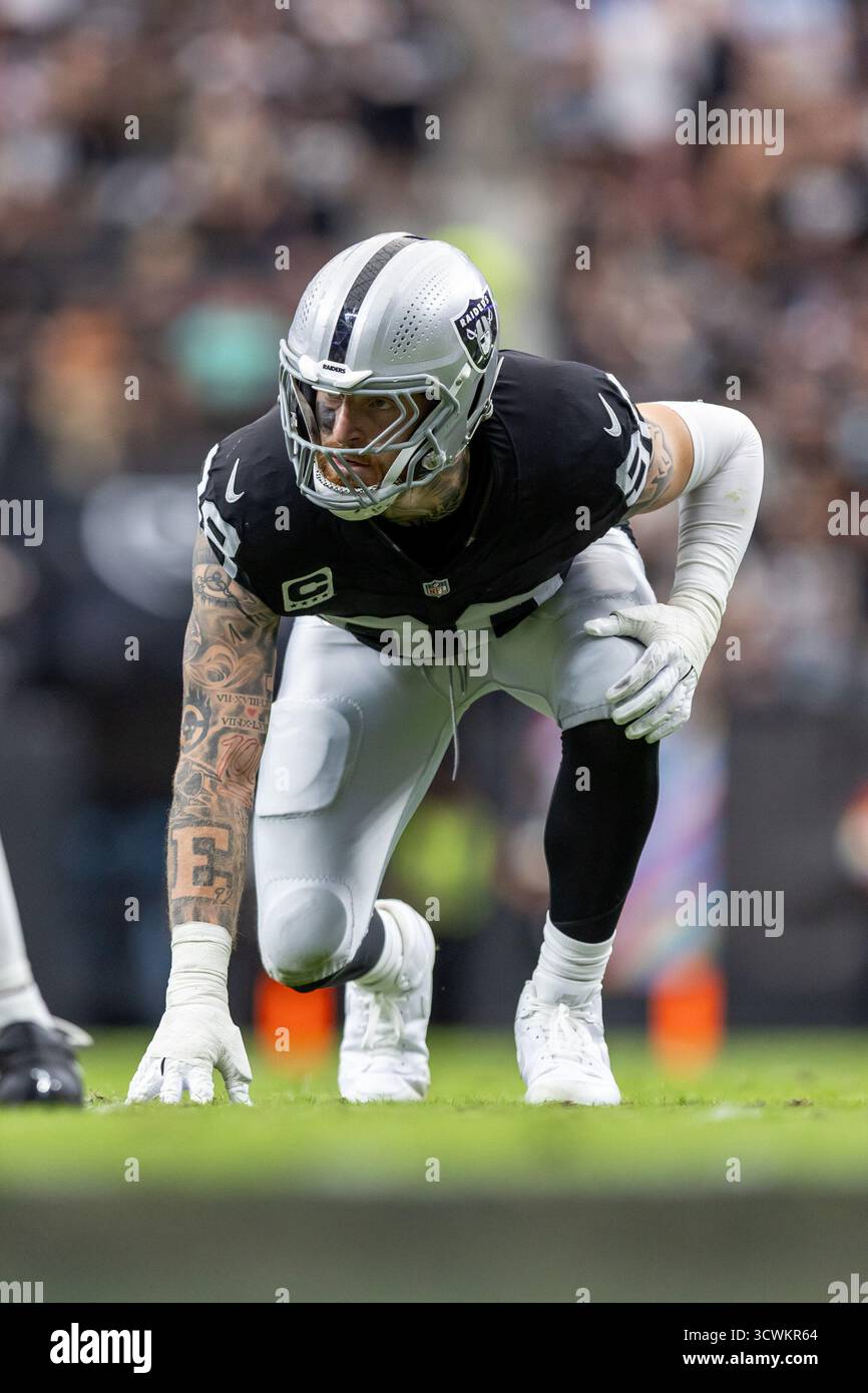 Las Vegas Raiders defensive end Maxx Crosby (98) lines up against the ...