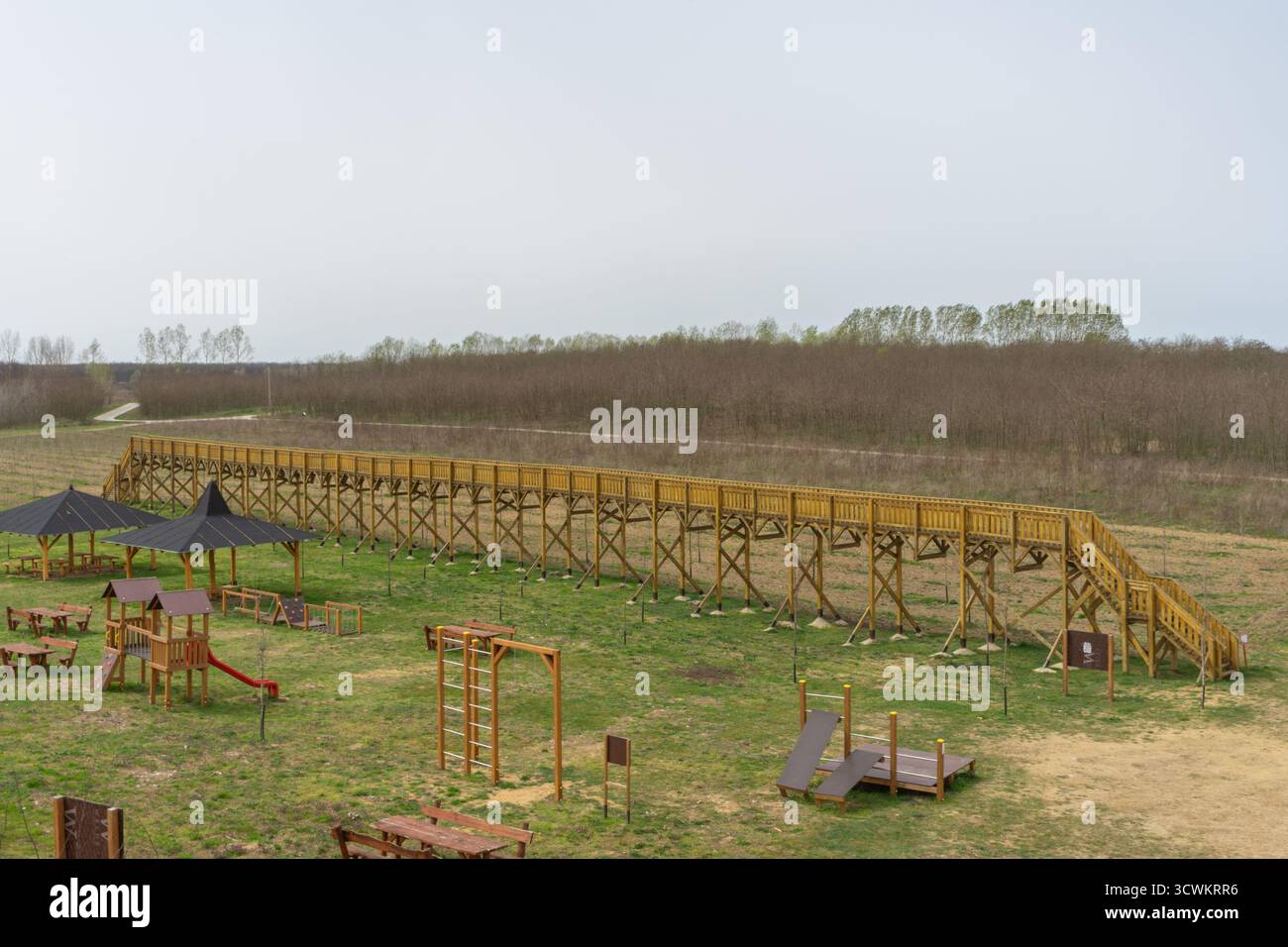 The treeless canopy walkway in Nyírmártonfalva, Hungary — a notorious ...