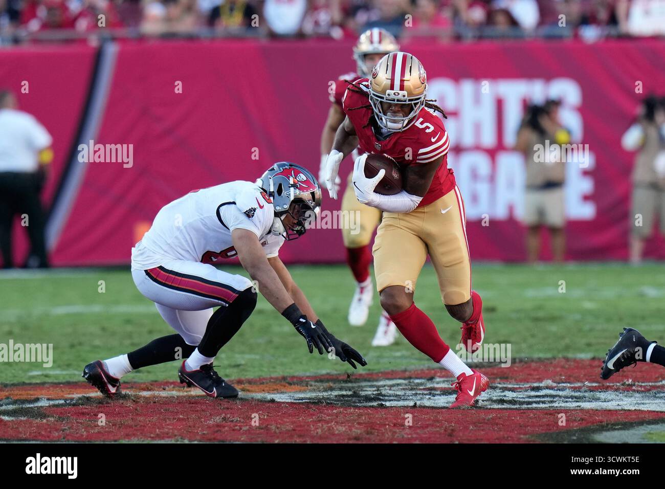 San Francisco 49ers wide receiver Demarcus Robinson (5) runs past Tampa ...