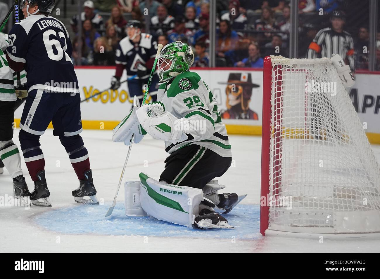 Dallas Stars goaltender Jake Oettinger (29) in the first period of an ...