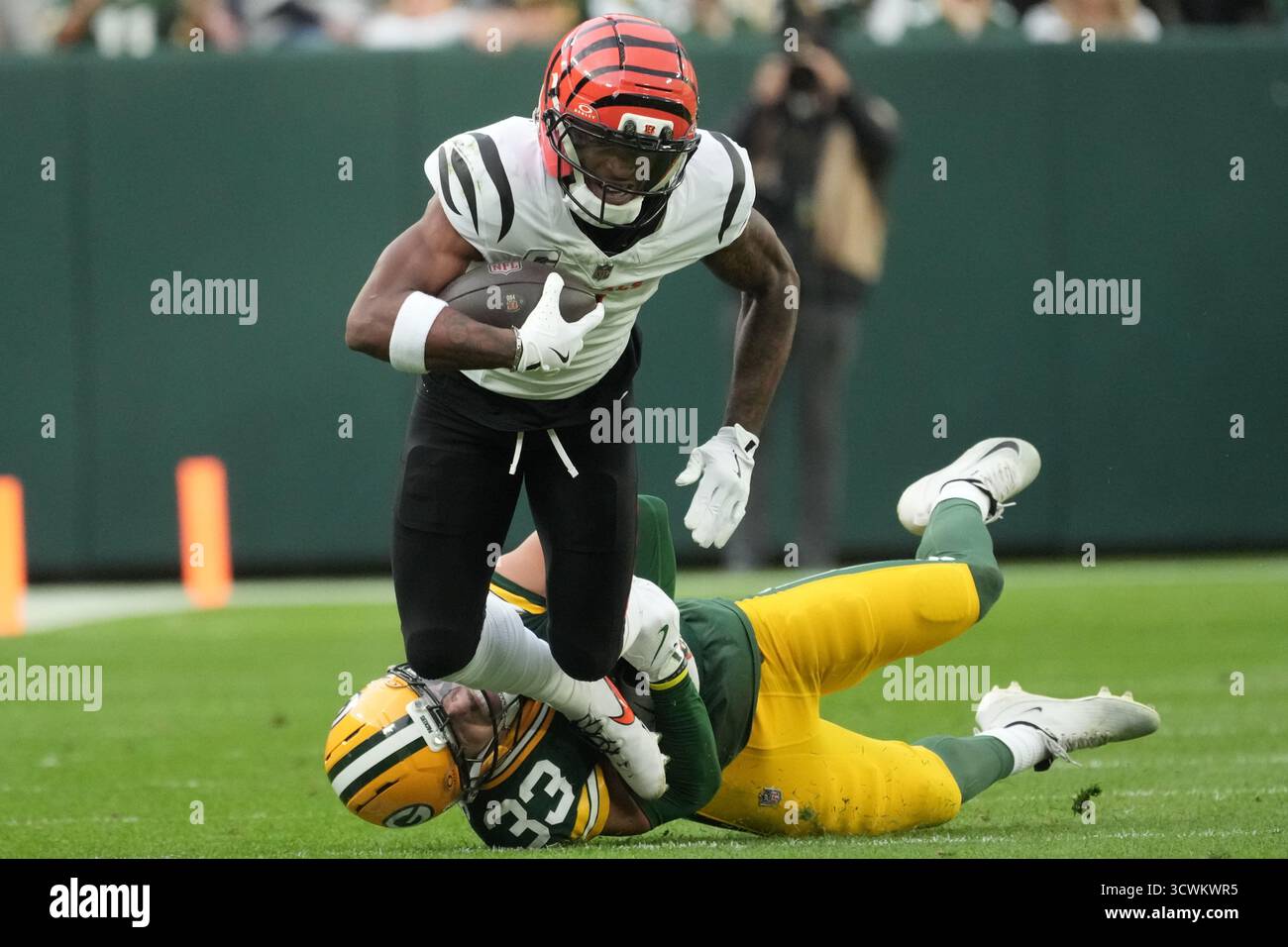 Cincinnati Bengals wide receiver Ja'Marr Chase (1) runs againmst Green ...