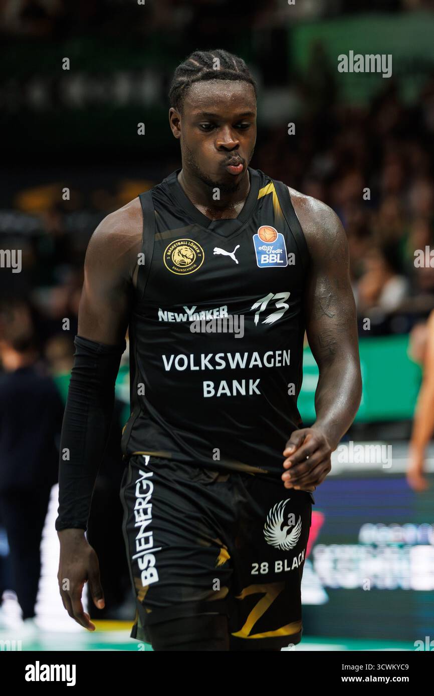 Barra Njie (Basketball Loewen Braunschweig) enttaeuscht, Vet Concept ...