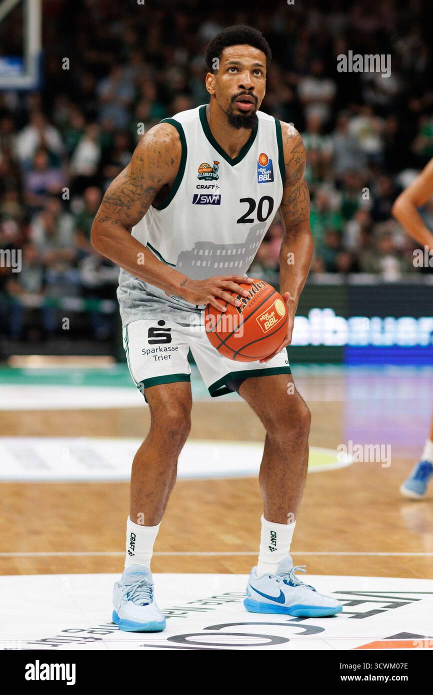 Urald King (Gladiators Trier) mit Ball, Vet Concept Gladiators Trier vs ...