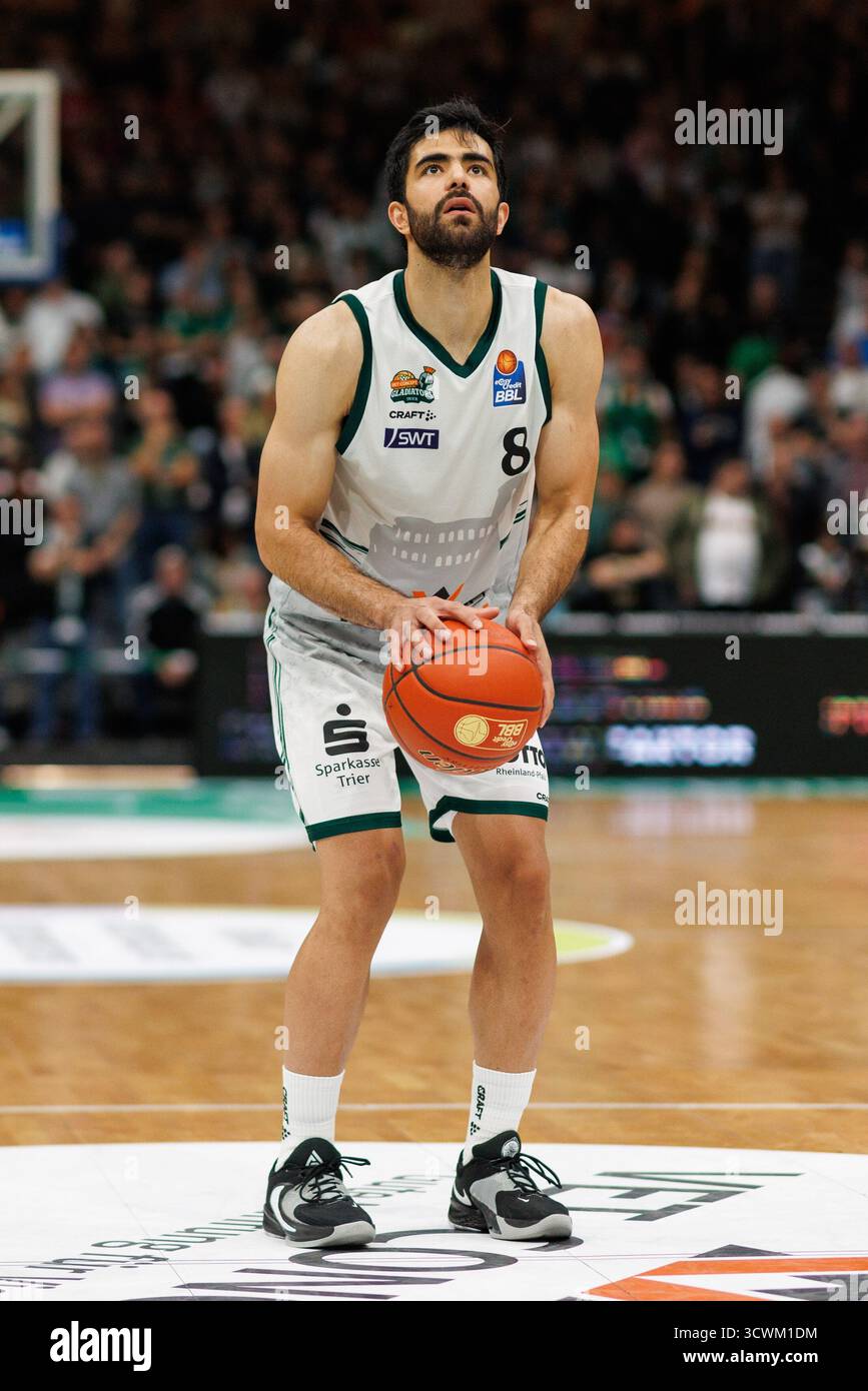 Behnam Yakhchali (Gladiators Trier) mit Ball, Vet Concept Gladiators ...