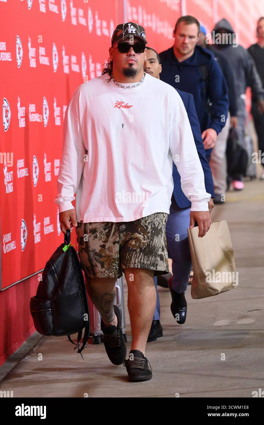 Detroit Lions defensive tackle Roy Lopez arrives at Arrowhead Stadium ...