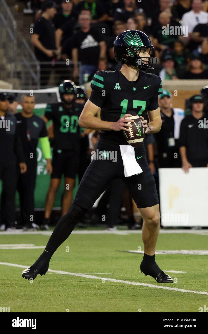 North Texas quarterback Drew Mestemaker (17) drops back to throw a pass ...
