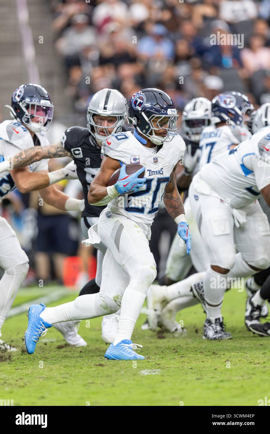 Tennessee Titans running back Tony Pollard (20) runs the ball against ...