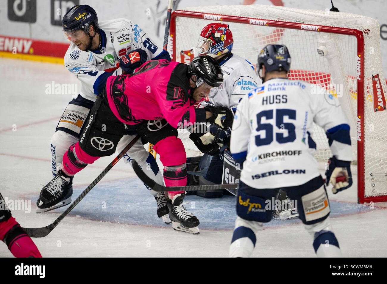 Daniel Neumann (Iserlohn Roosters, #22); Frederik Storm (K?lner Haie ...