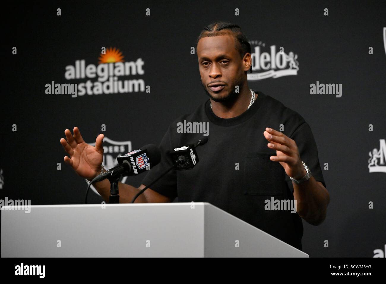Las Vegas Raiders quarterback Geno Smith (7) speaks during a news ...
