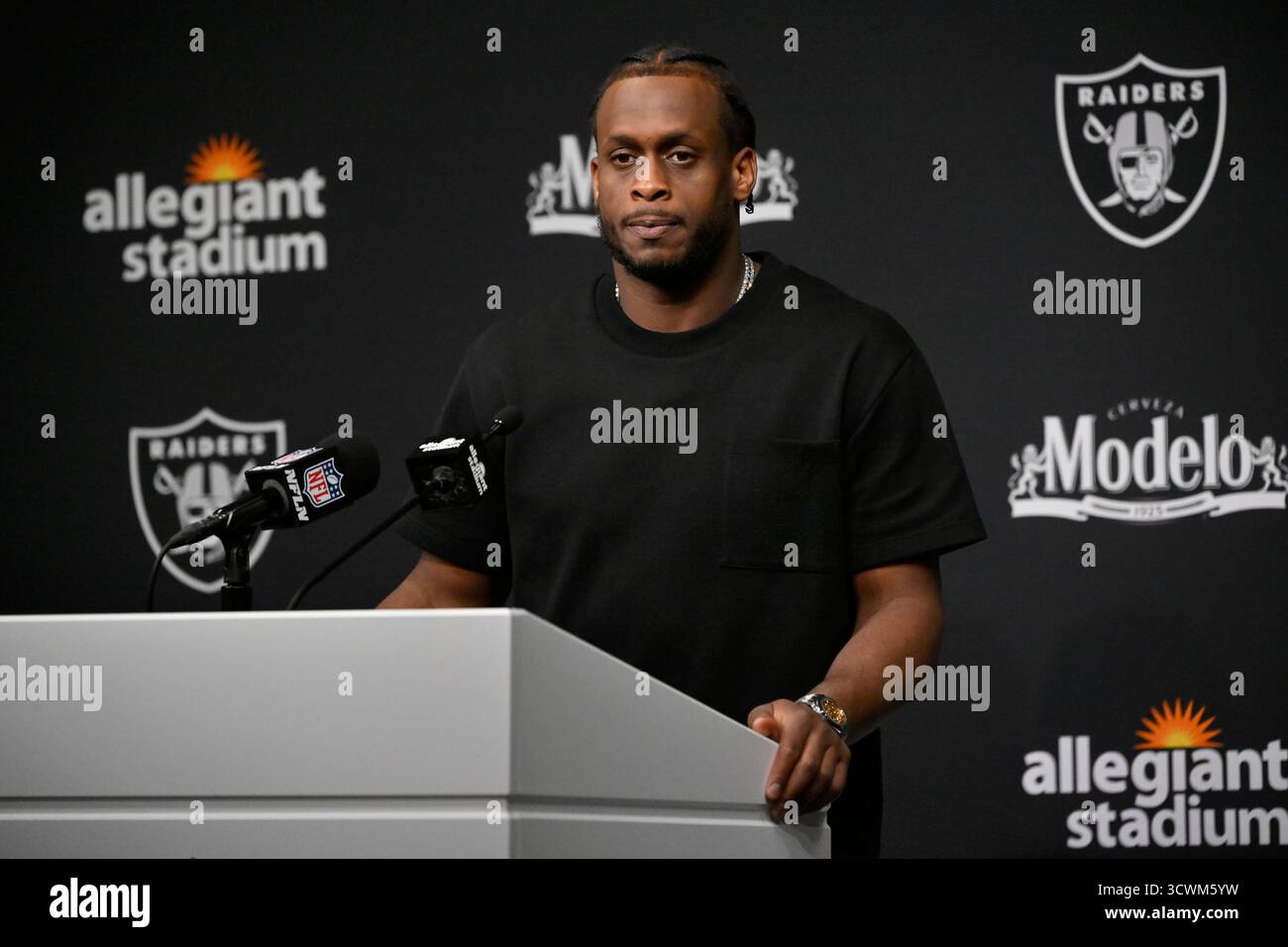 Las Vegas Raiders quarterback Geno Smith (7) speaks during a news ...