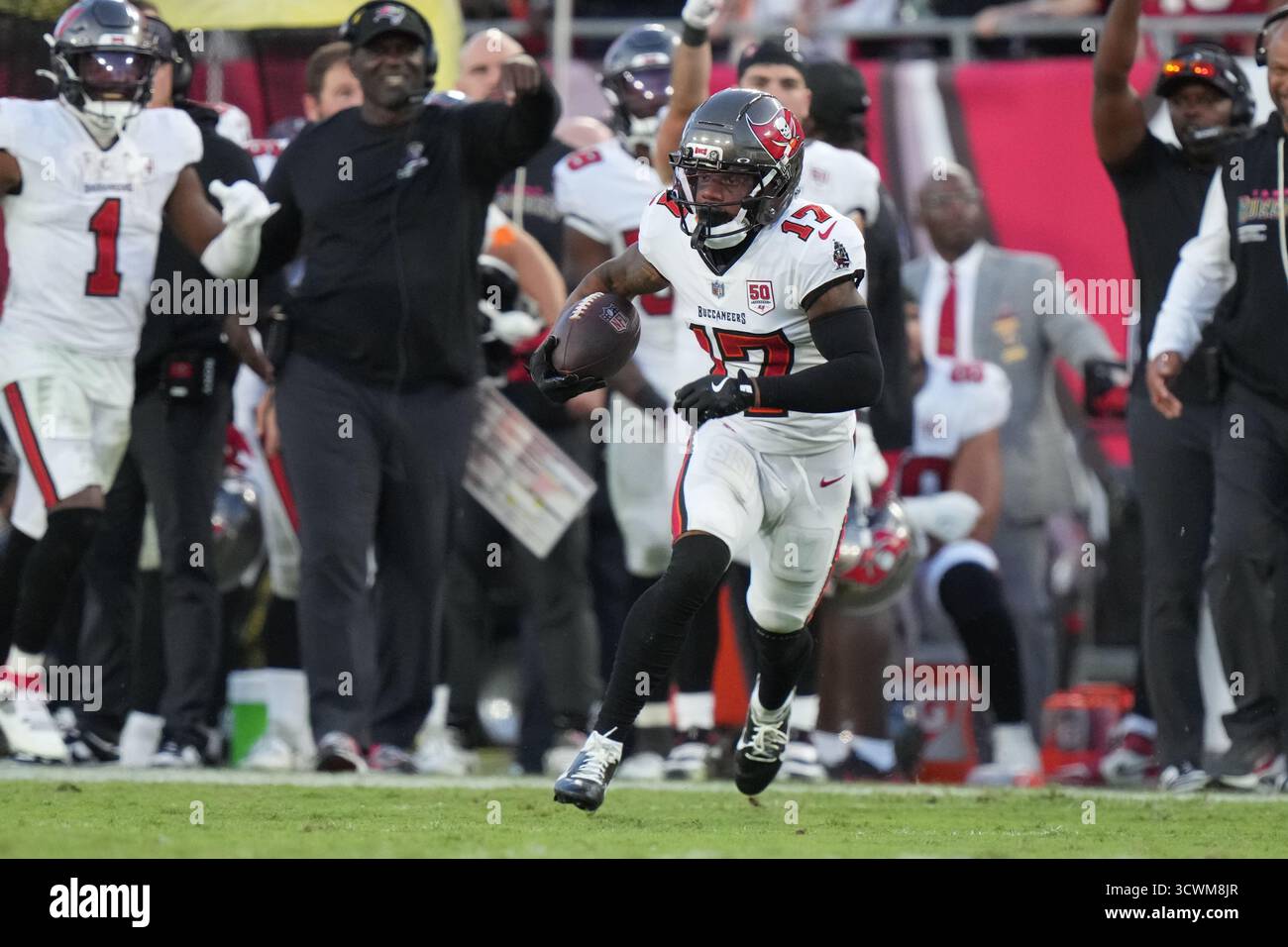 Tampa Bay Buccaneers wide receiver Sterling Shepard (17) runs after a ...