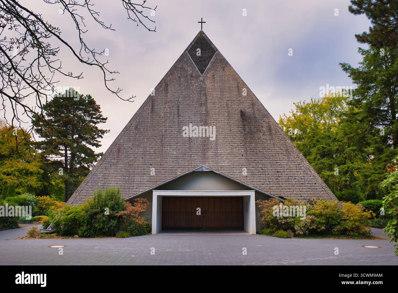 Triangular shaped building hi-res stock photography and images - Alamy
