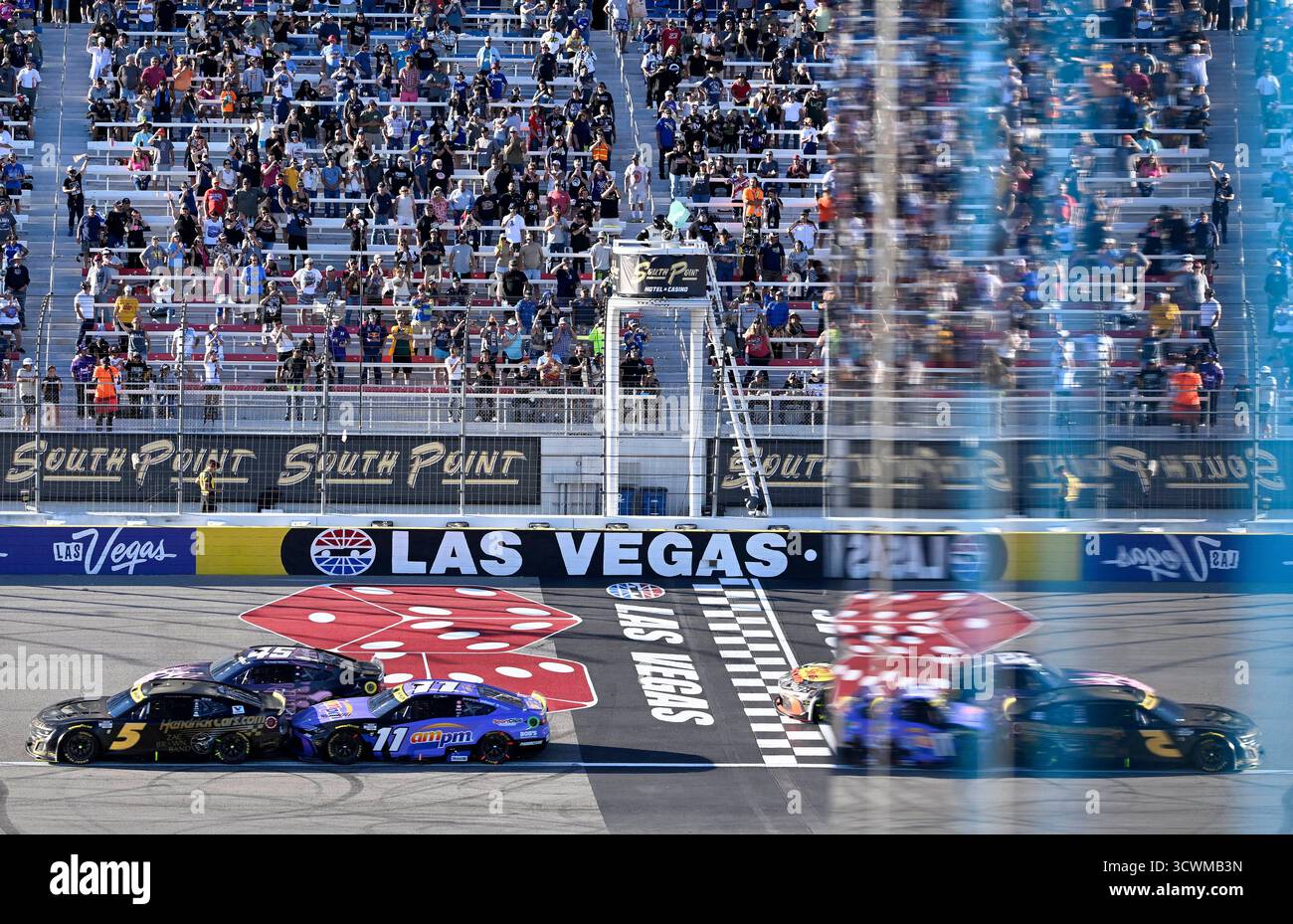 LAS VEGAS, NV - OCTOBER 12: Kyle Larson (#5 Hendrick Motorsports ...