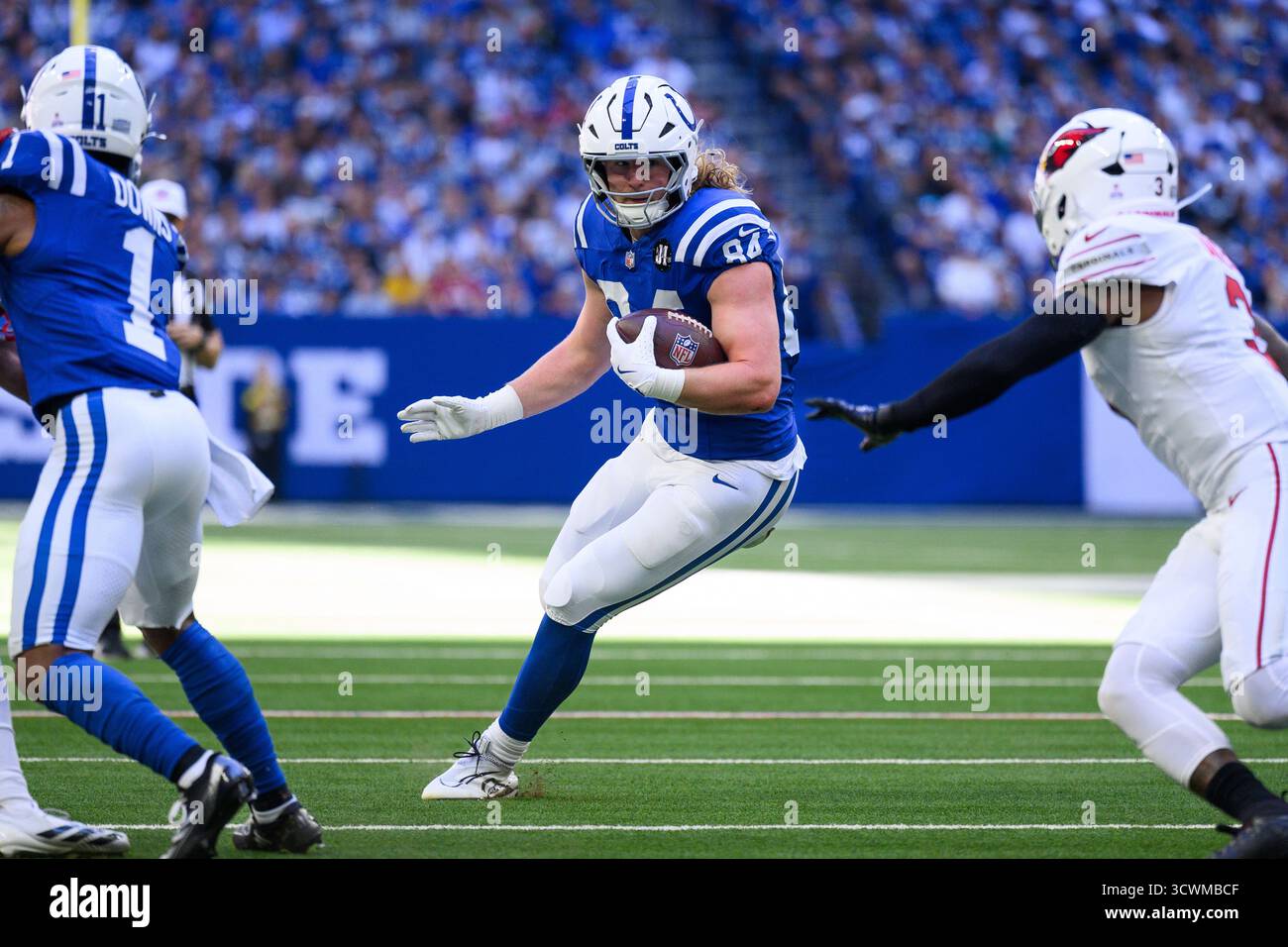 Indianapolis Colts tight end Tyler Warren (84) runs with the ball ...