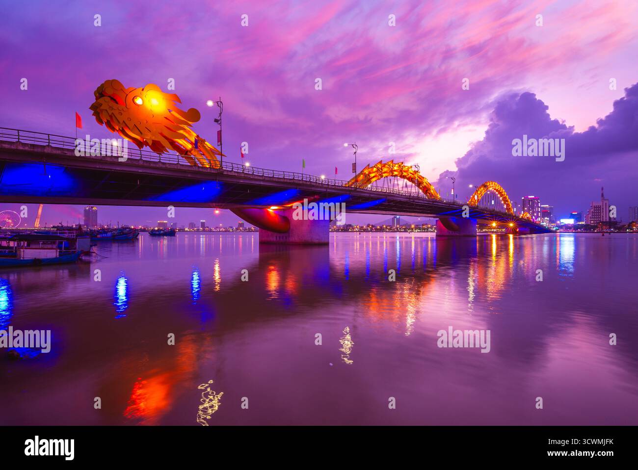 Night view famous dragon bridge hi-res stock photography and images - Alamy