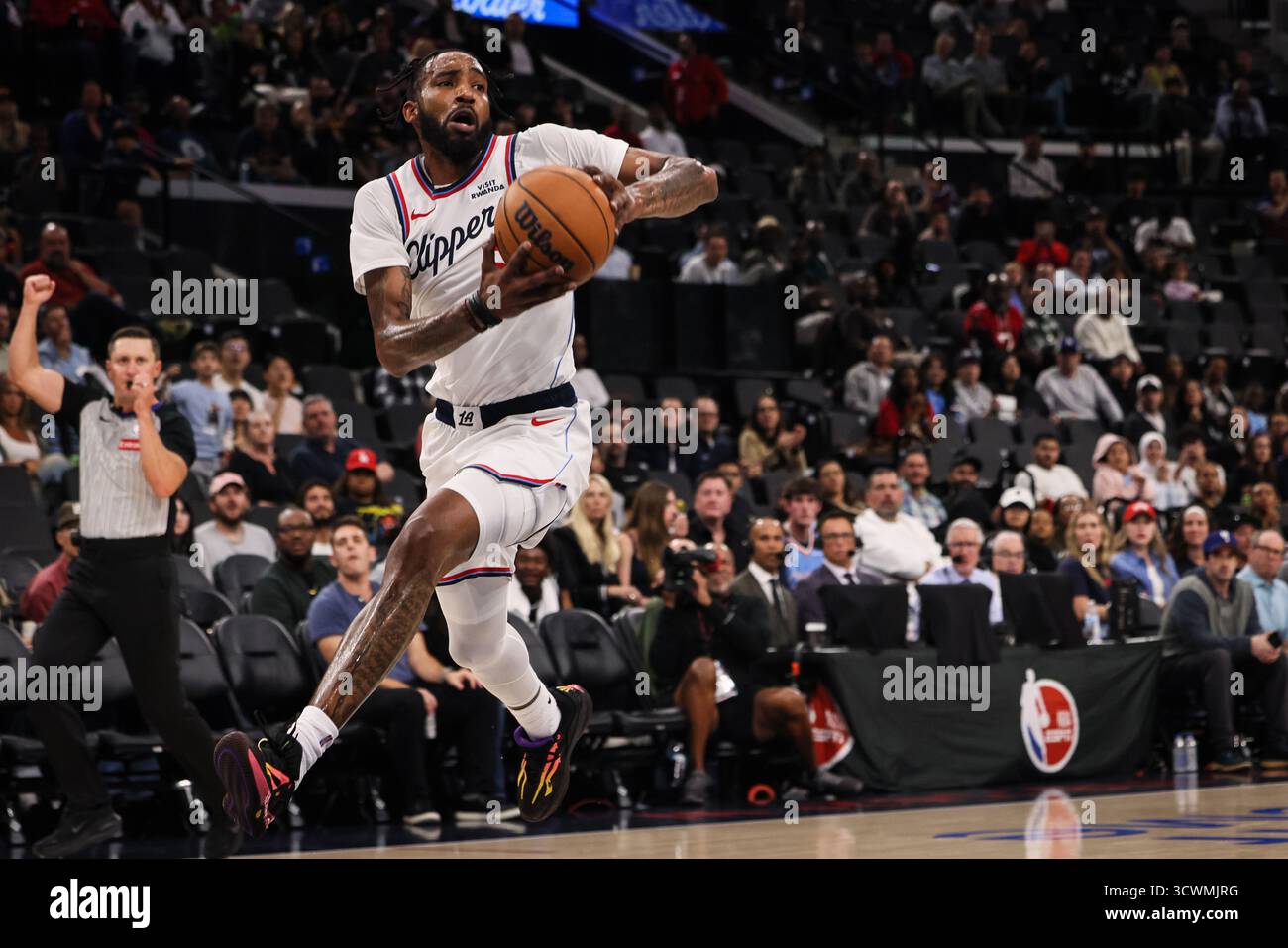 Los Angeles Clippers forward Derrick Jones Jr. intercepts the ball ...