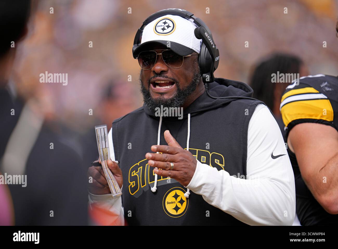 Pittsburgh Steelers head coach Mike Tomlin gives instructions to his ...
