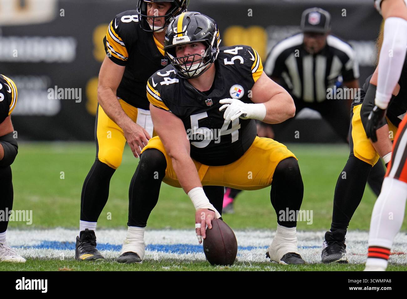 Pittsburgh Steelers center Zach Frazier (54) prepares to snap the ball ...