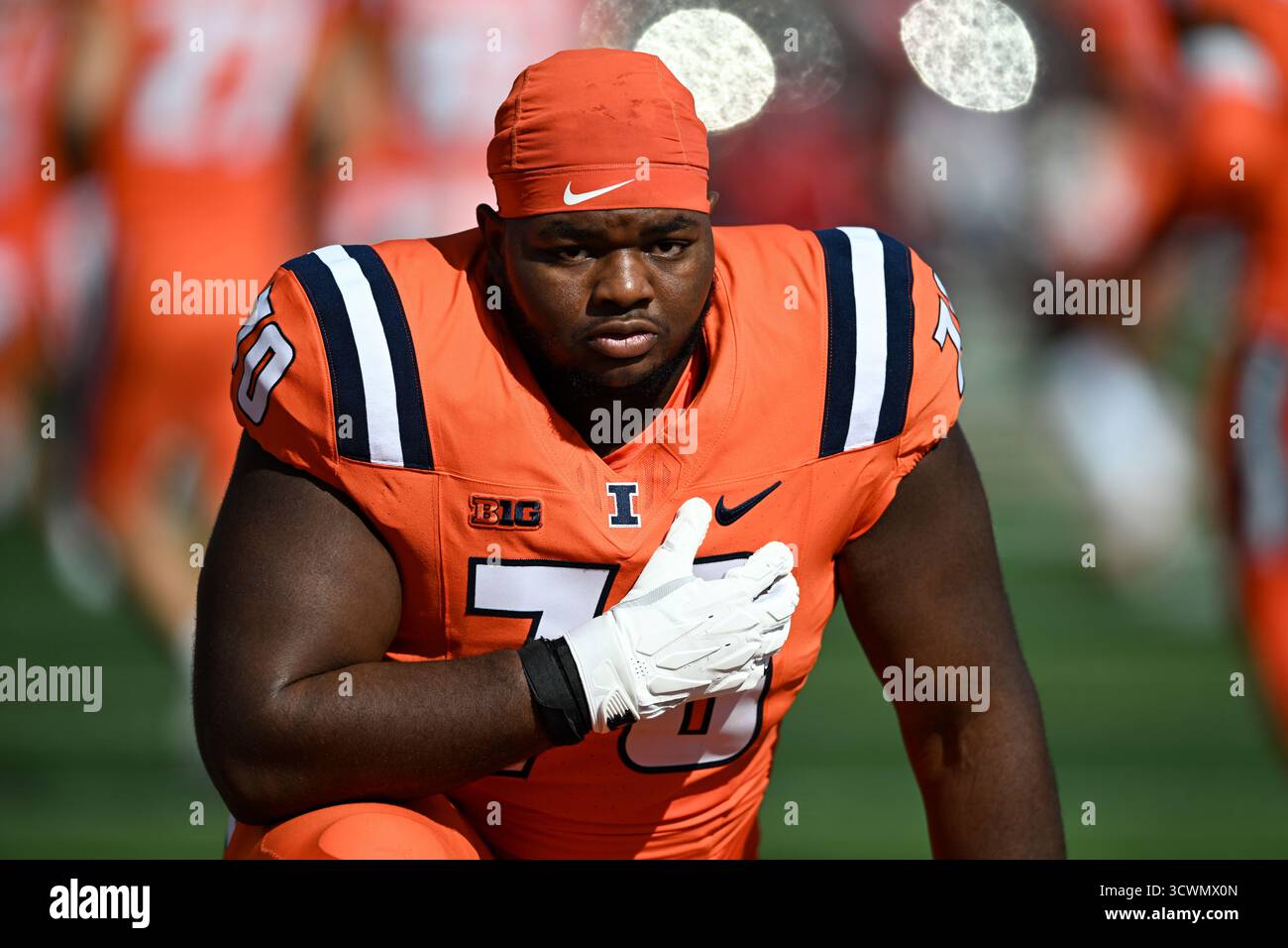 CHAMPAIGN, IL - OCTOBER 11: Illinois Fighting Illini OL Tyler McMillan ...
