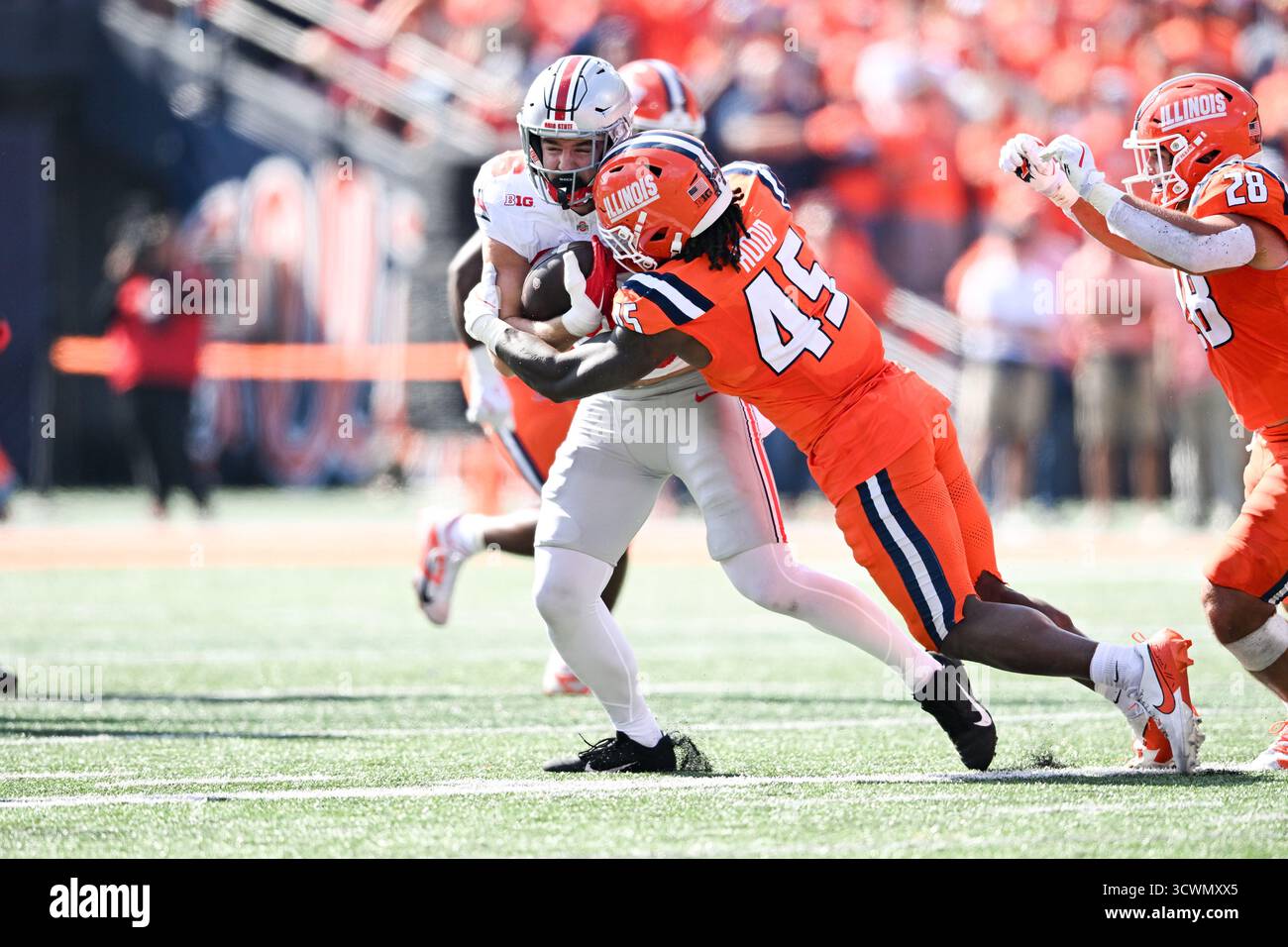 CHAMPAIGN, IL - OCTOBER 11: Illinois Fighting Illini LB Malachi Hood ...