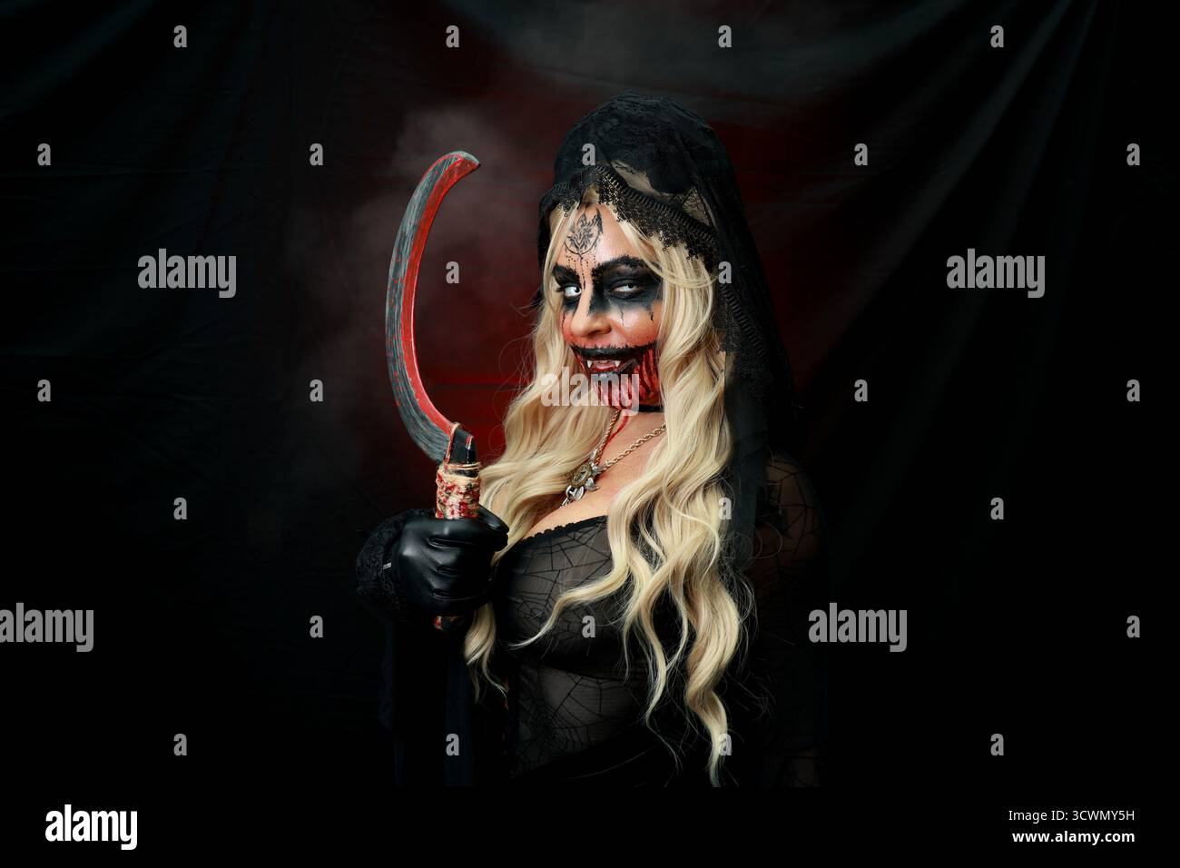 Cosplayer Barbie Chula from New York dresses as Bella Dimetriscu from ...