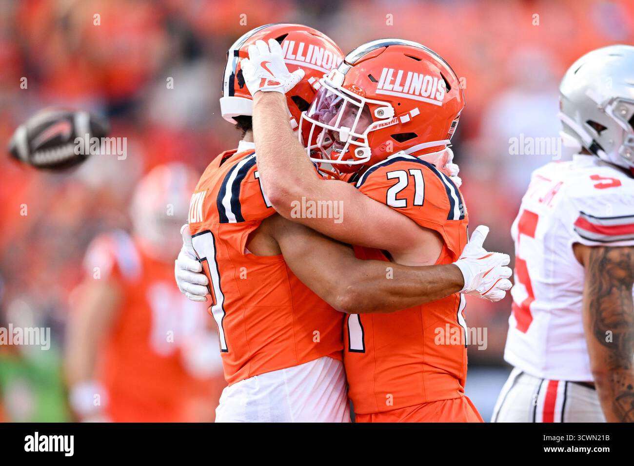 CHAMPAIGN, IL - OCTOBER 11: Illinois Fighting Illini WR Collin Dixon ...