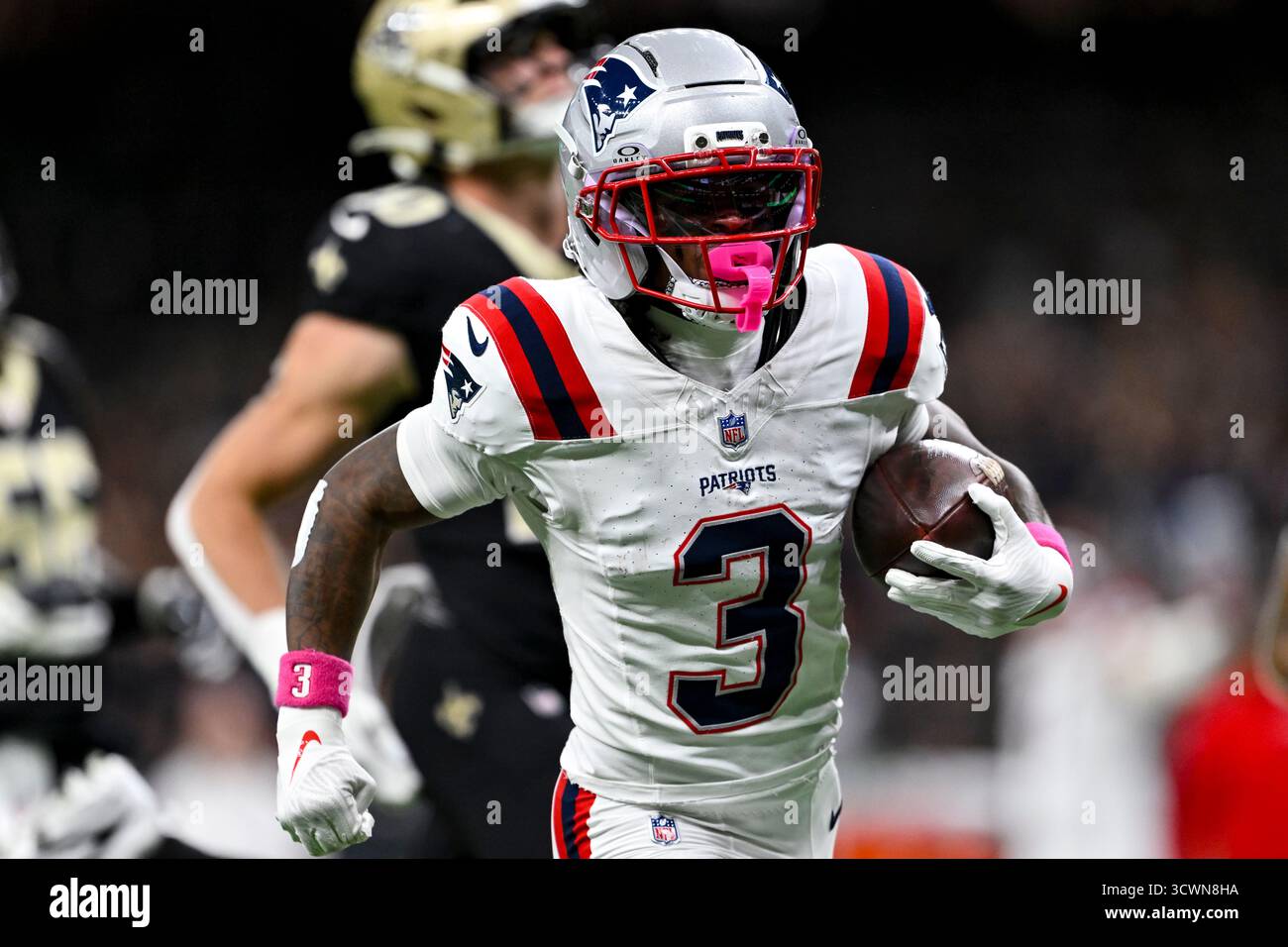 New England Patriots wide receiver Demario Douglas (3) runs the ball ...