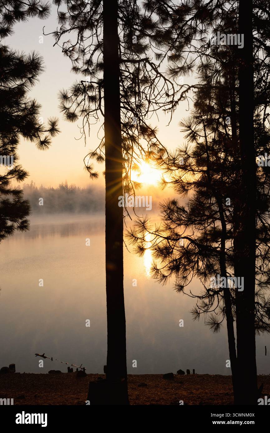 Twin lakes west oregon hi-res stock photography and images - Alamy