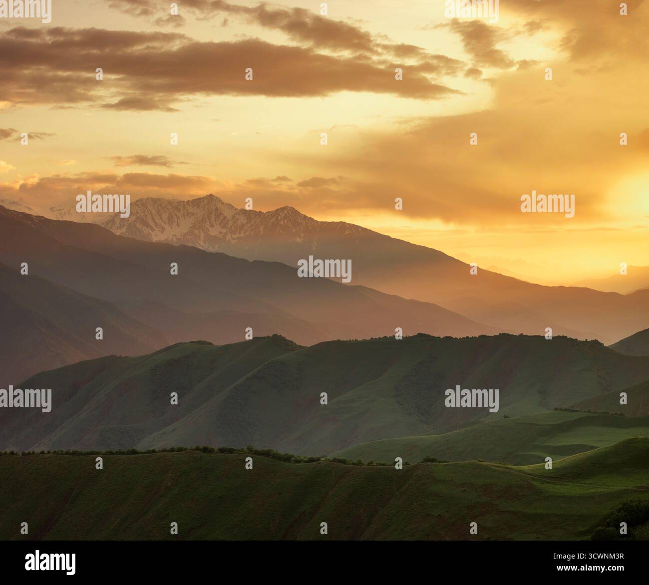 Landscape rolling green mountains hi-res stock photography and images ...