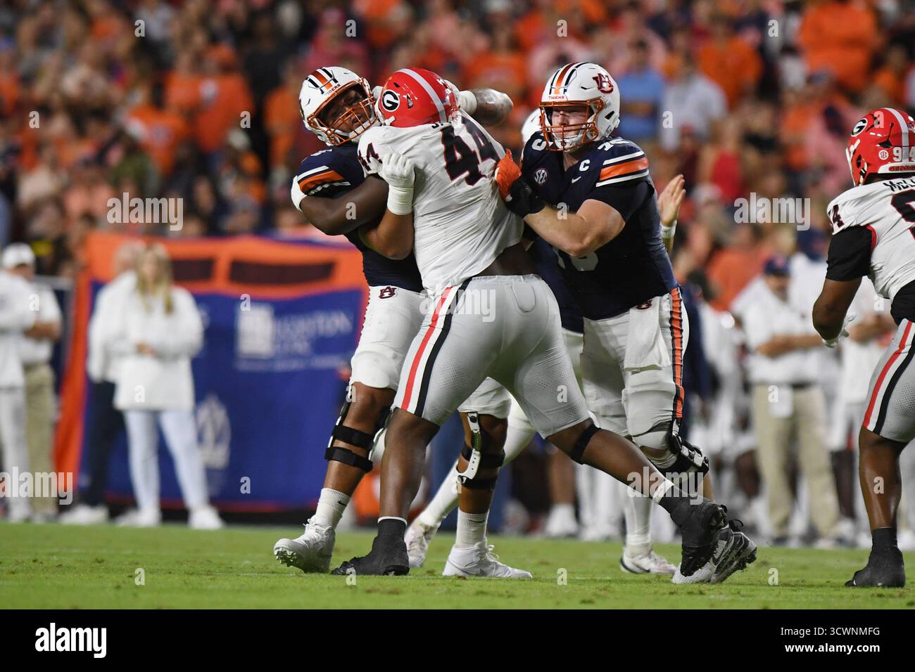AUBURN, AL - OCTOBER 11: Offensive lineman Mason Murphy #76 of the ...