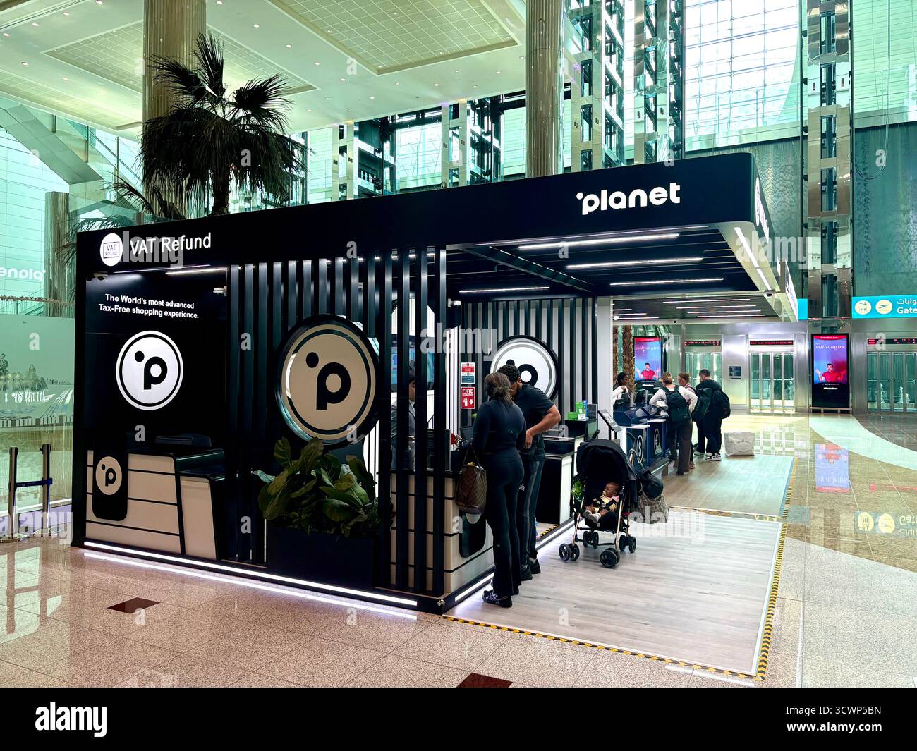 Dubai International airport, terminal 3, VAT refund office, Planet ...